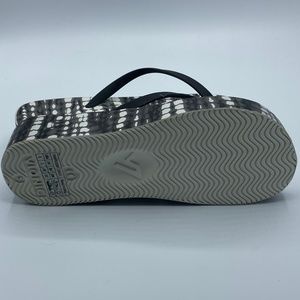 Vionic | Shoes | New Vionic Noosa Beach Flipflop In Grey Black | Poshmark
